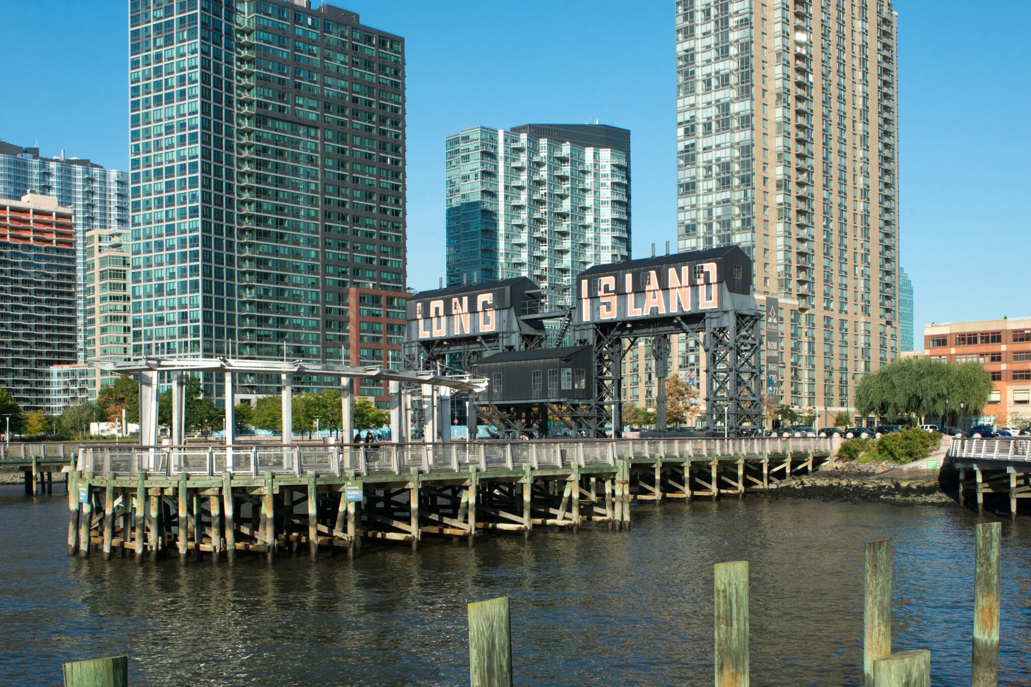 Gantry Plaza State Park: Creating A Riverside Retreat